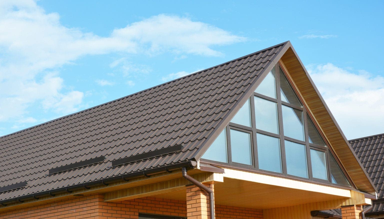 Hip Roof Vs Gable Roof, Which is Better? Pros & Cons Explained